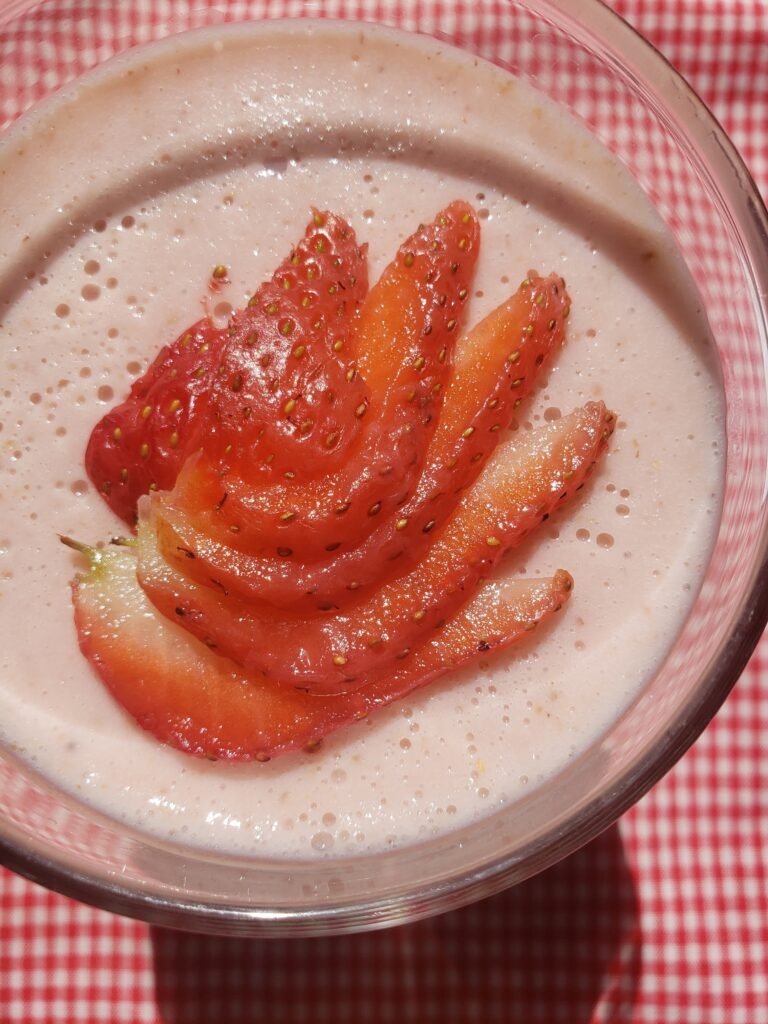 Como hacer mousse de fresa saludable - Dkarolina